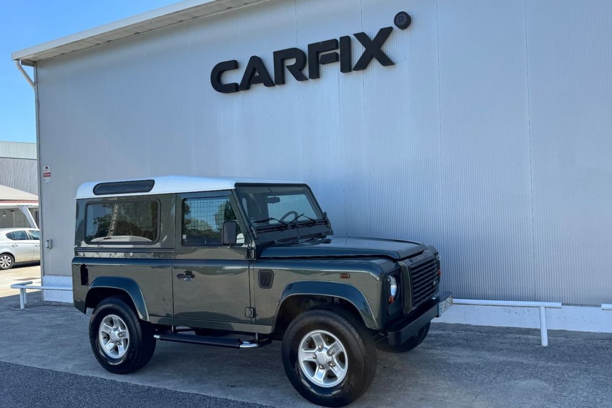 CARFIX - Viatura - Land Rover Defender
